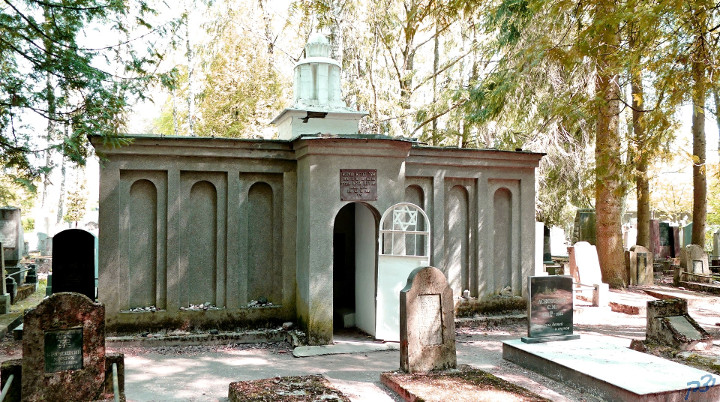 The Incredible Story of the Righteous Convert of Vilna | Aish