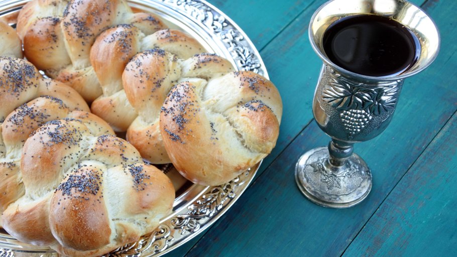 Shabbat Dinner: Meaning, Guide, & Customs | Aish