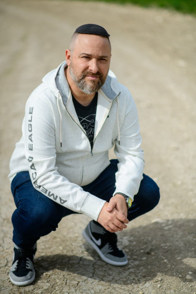 Tech Guru Hillel Fuld Is Combatting the Darkness With Light | Aish