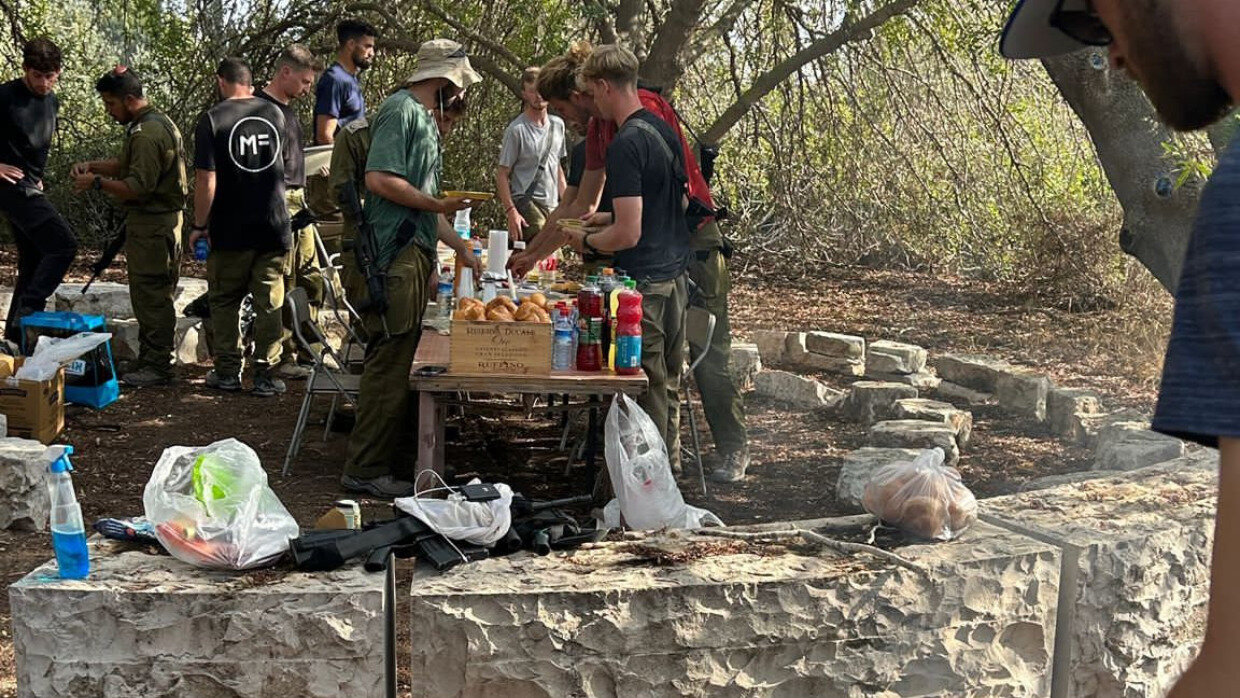 Cooking and Baking for Soldiers in Israel | Aish