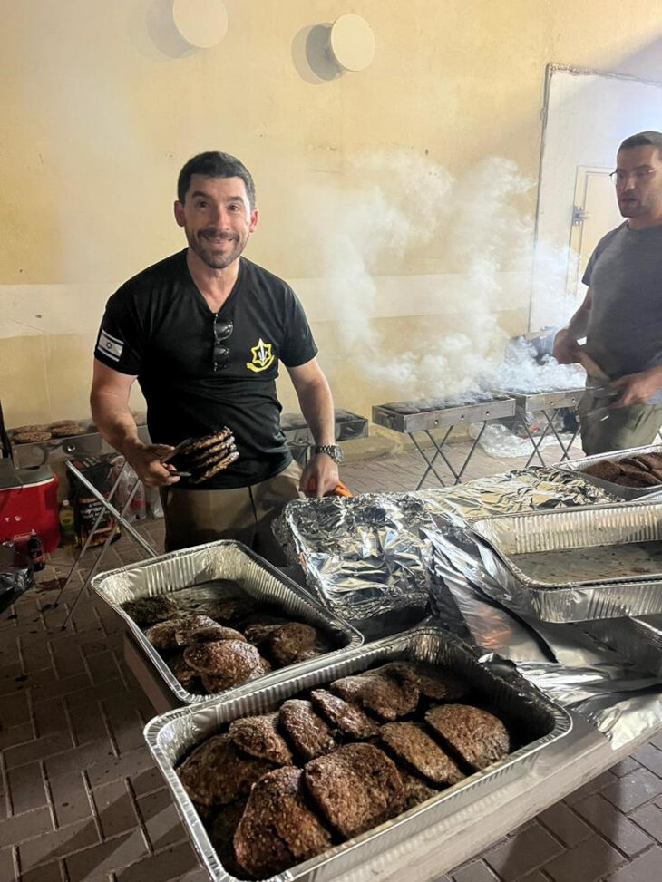 Cooking and Baking for Soldiers in Israel | Aish