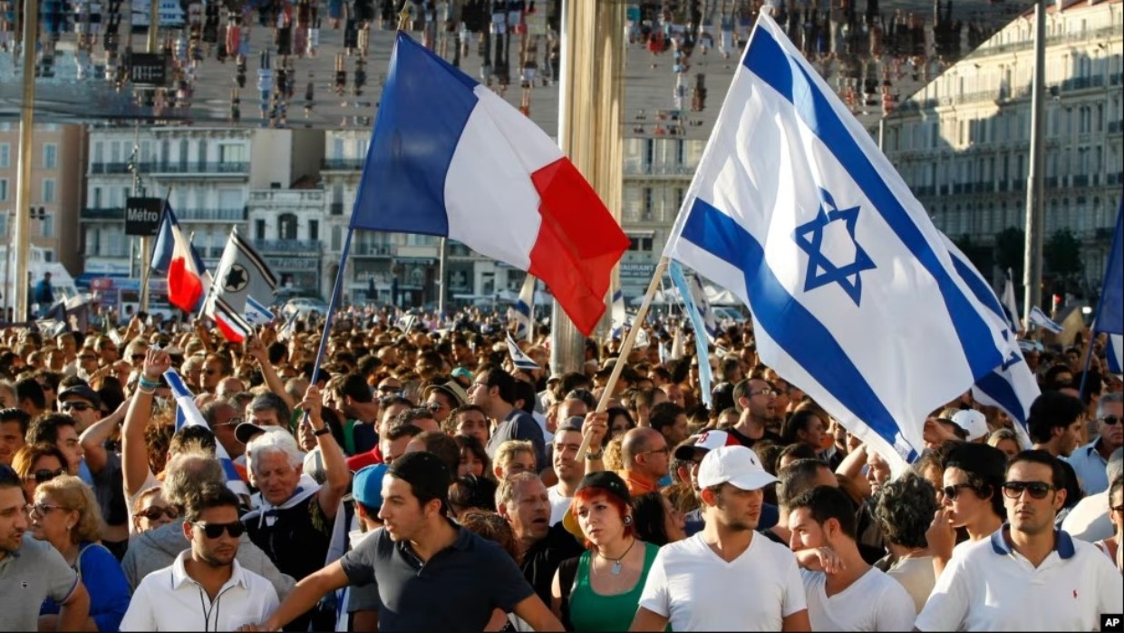 French Jewry at a Crossroads | Aish