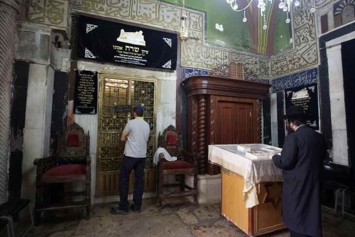 The Secret Tunnels of Hebron’s Cave of the Patriarchs | Aish