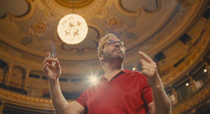 Jeremy Piven Mesmerizes Audiences in the Jewish Drama, “The Performance” | Aish