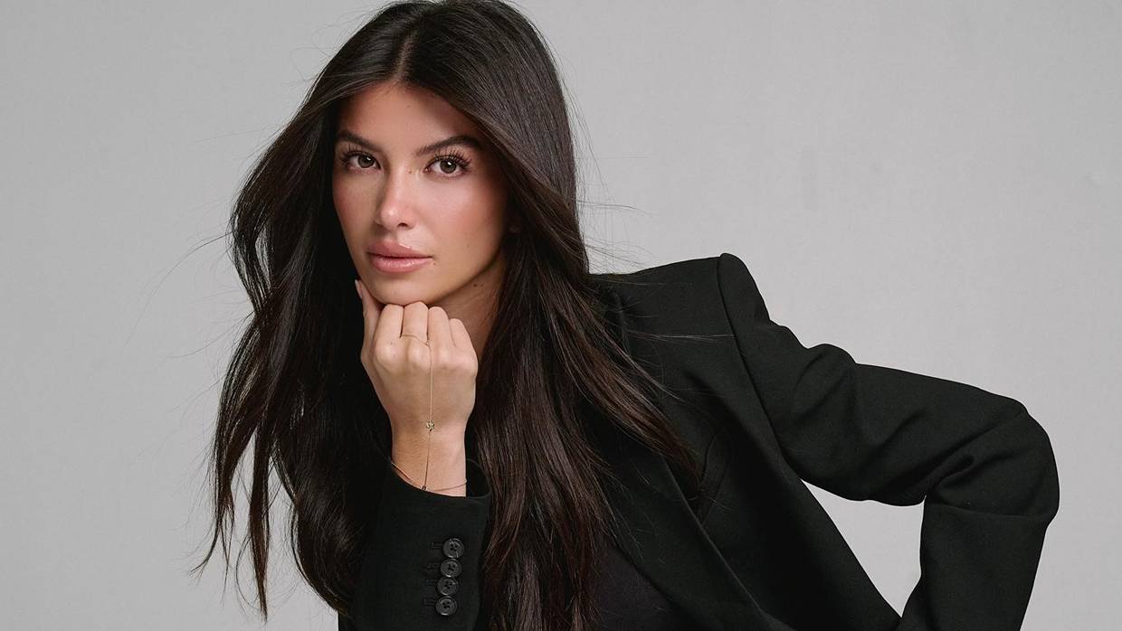 Ellie Zeiler: The Social Media Sensation Who Discovered Her Jewish Soul ...